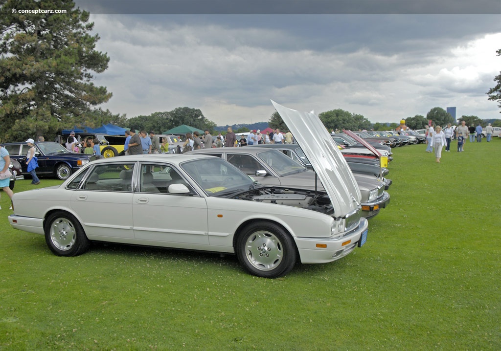 Jaguar XJ (X300/NAW/NAB) XJ6 4.0 i 24V Classic Sovereign (241 Hp)